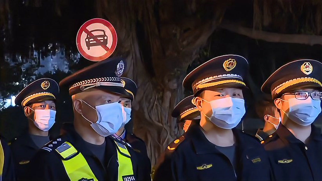 禅城城管开展养犬管理专项执法行动
