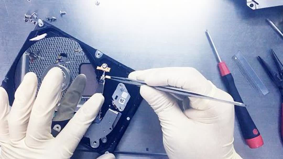 网友硬盘损坏,参数标签丢失,怎样匹配磁头,小问题难不住凯哥