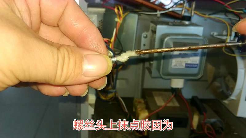 家里的微波炉坏了,全能小伙能否修好?