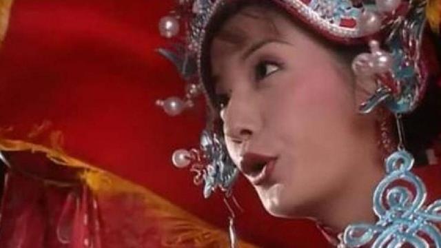 《还珠格格》四个最美一瞬:小燕子灵气动人,她只需回眸一笑
