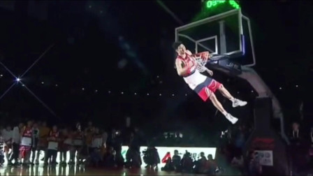 篮球世界:CBA扣篮大赛,郭艾伦致敬卡特,画面太逗了!