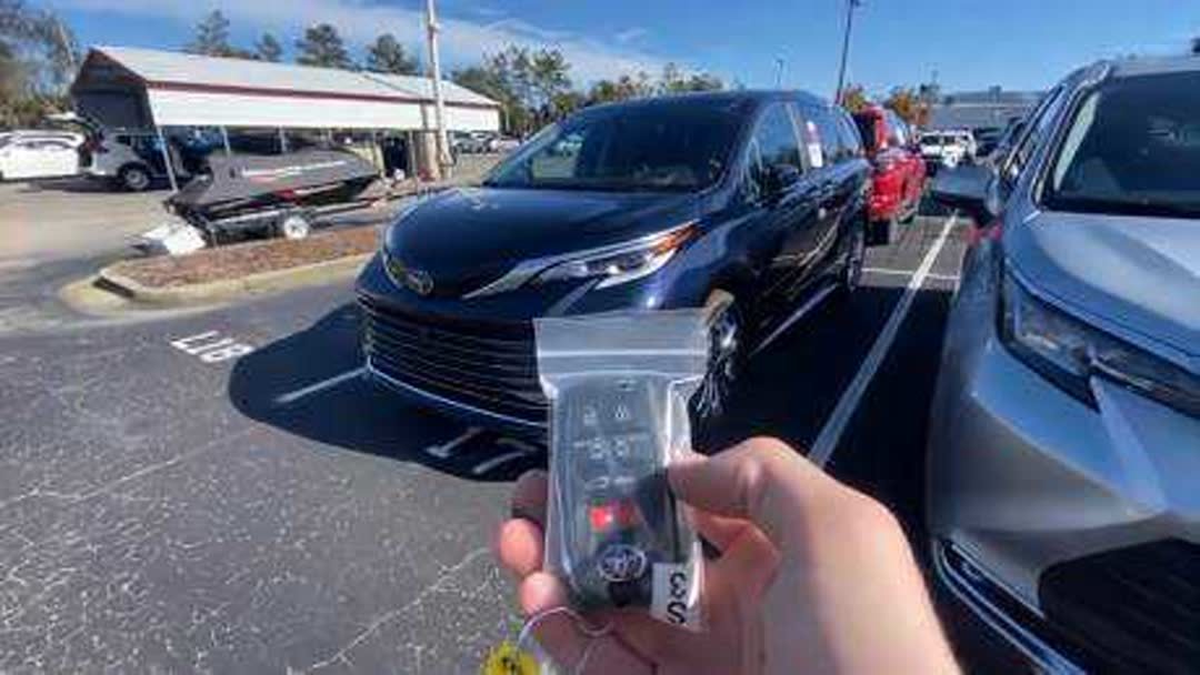 新提的2021款丰田塞纳到货,按下钥匙打开后排,感觉买值了!