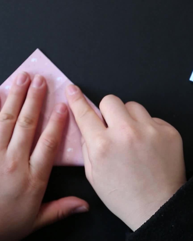 视频折纸:手把手教你折爱心信封