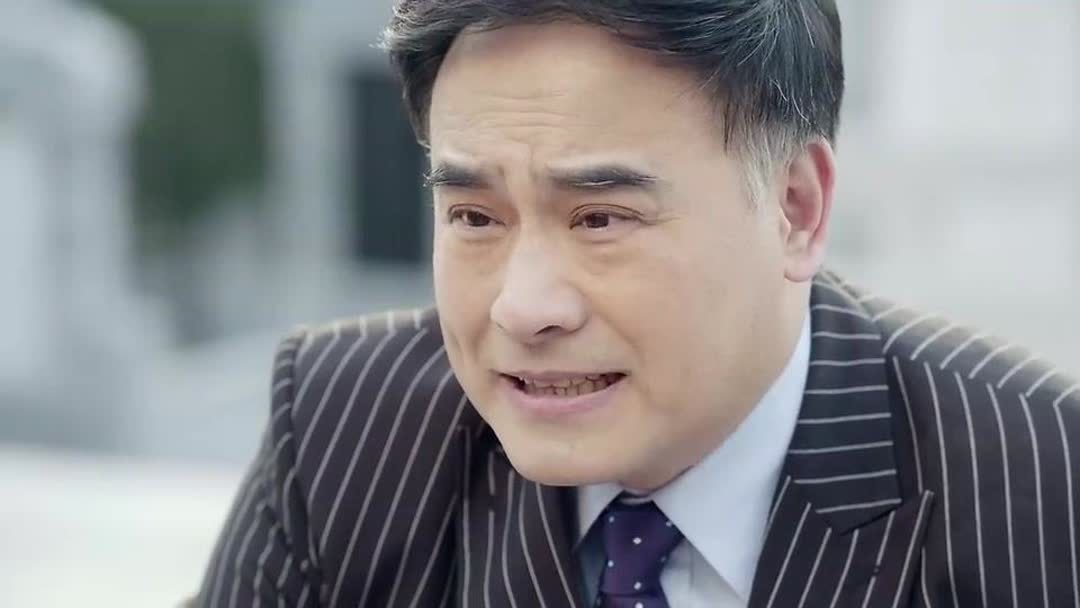 女儿记恨了父亲十多年,现在父女俩终于打开心结重归于好,clip