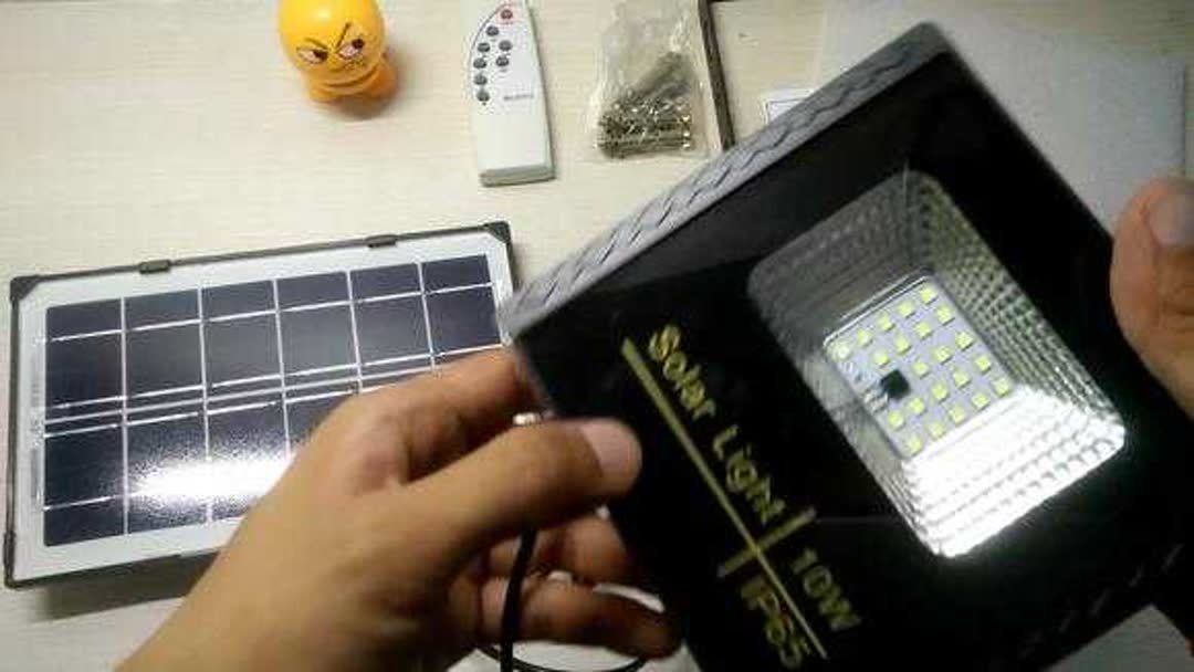 开箱不用电的户外灯,还是10瓦LED灯珠的,太阳能要普及了吗