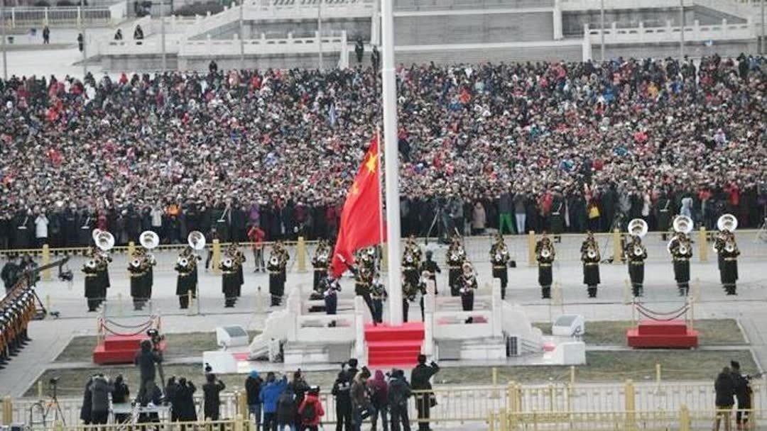 6月1日北京升旗仪式,现场军乐队奏国歌,太震撼了!