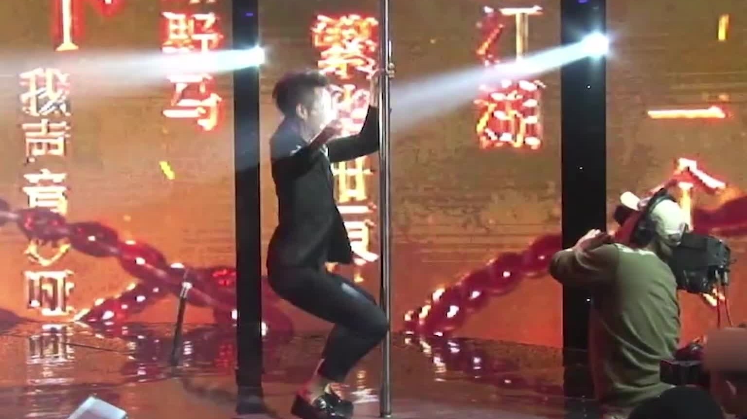 明星钢管舞有多性感刘亦菲钢管舞激情四射,邓超舞姿性感妖娆