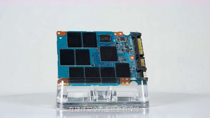 SSD由哪些核心部件构成