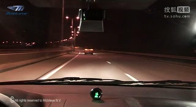 夜间行车,避免车祸的汽车碰撞预警系统