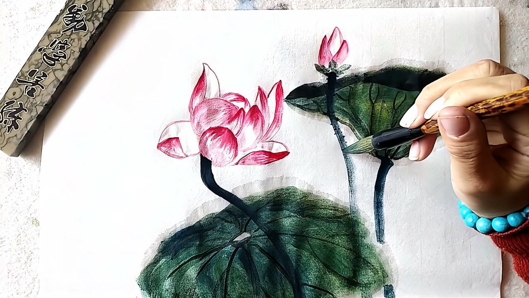 画荷花技法过程示范,笔法清晰,简单易学。值得收藏