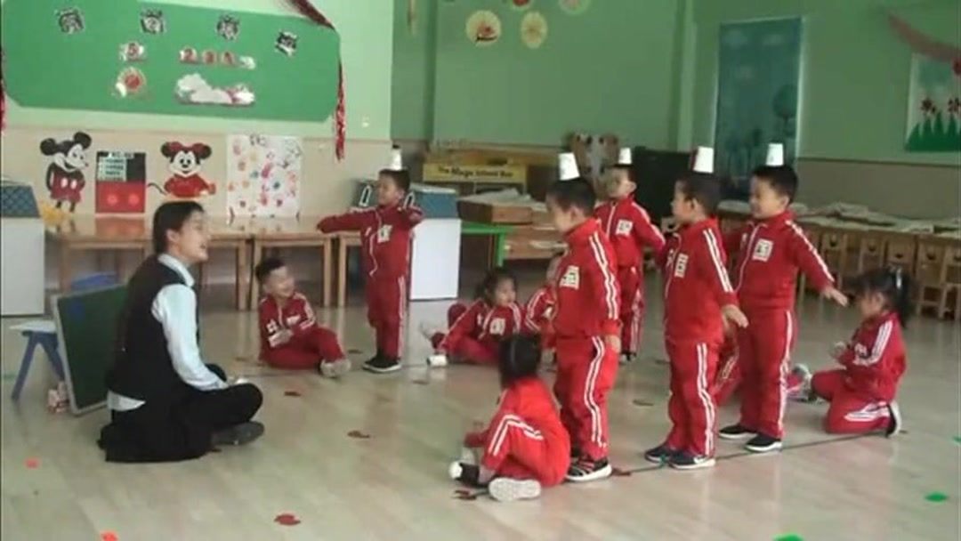 幼儿园公开课教学视频《和纸杯做游戏》
