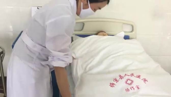 女性患者导尿技术(四)