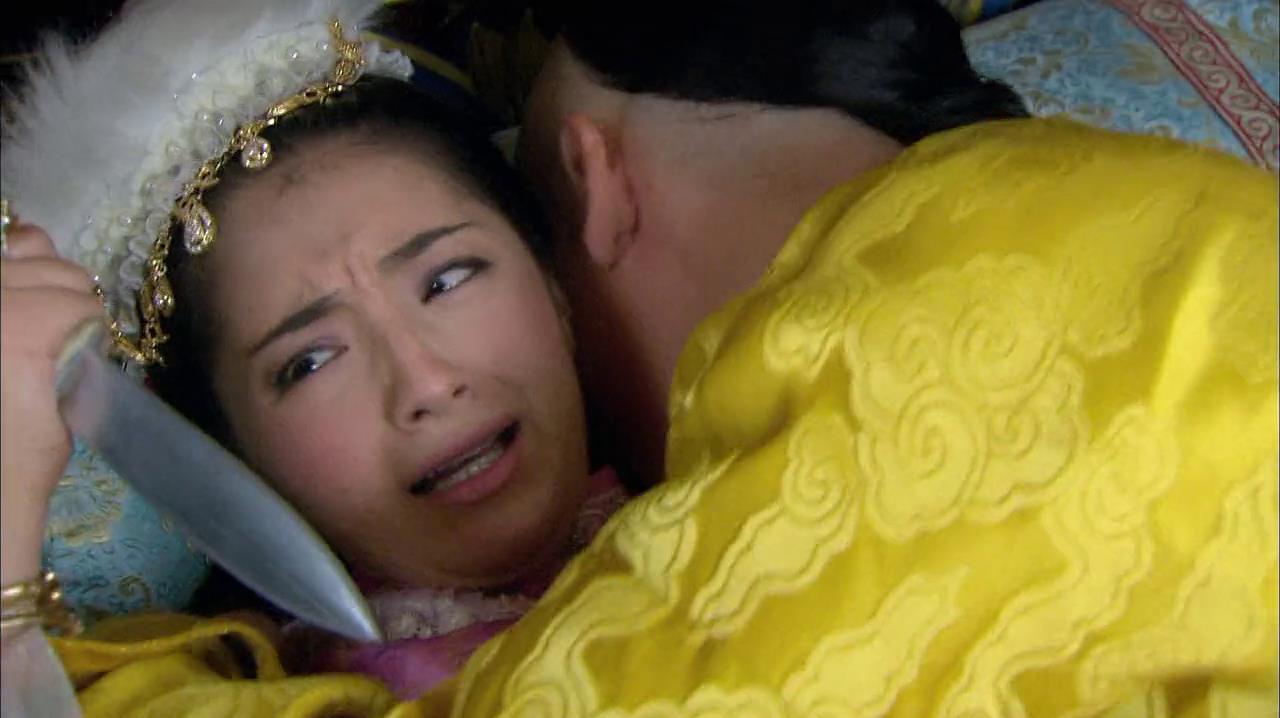 新还珠格格:含香拒绝皇上,皇上却执意要强来,无奈匕首划伤皇上