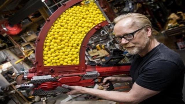 老爷爷改装超强"玩具枪",1000发子弹无线发射...