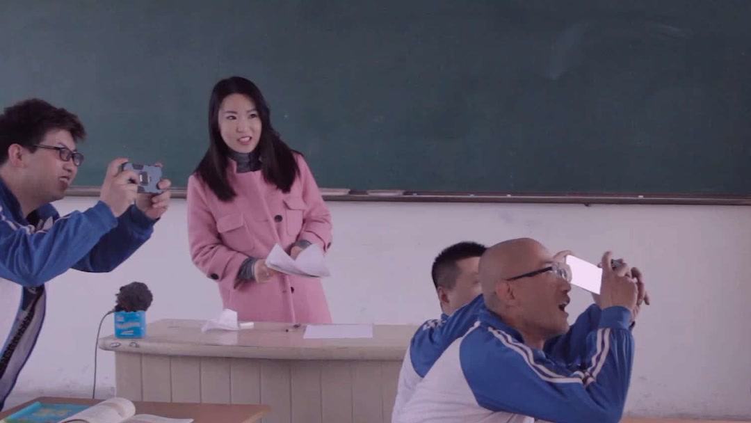 学生给新来的老师做自我介绍,这名字一个比一个奇葩,看完太逗了