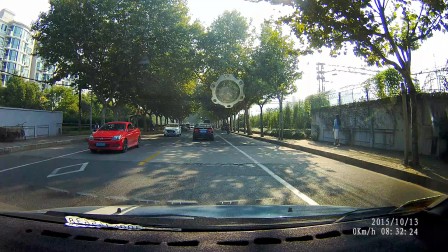 凌度A12行车记录仪早晨逆光视频