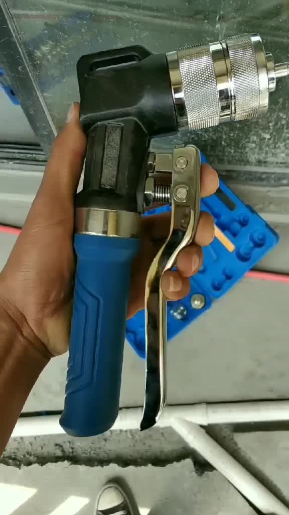 铜管对接的时候一定要用胀管器,不要用喇叭口