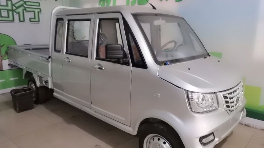 双排皮卡拉货方便,经济实惠