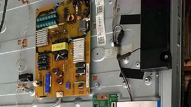 老师傅讲解:TCL48寸液晶电视图像偏色故障维修!