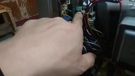格兰仕微波炉按键全部失灵,显示AUTO,维修教程