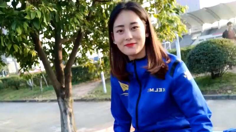 甘肃90后女孩,人美球艺高,看投篮的姿势就知道不简单