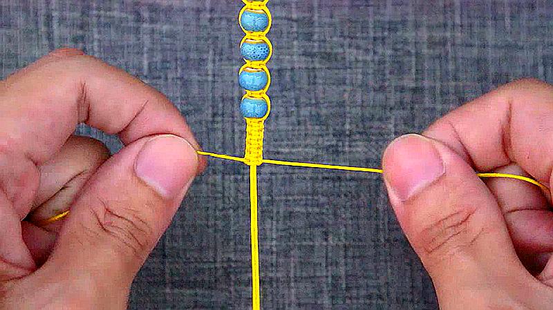 手绳编织教程:编法简单的时尚手链,用两分钟轻松学会!