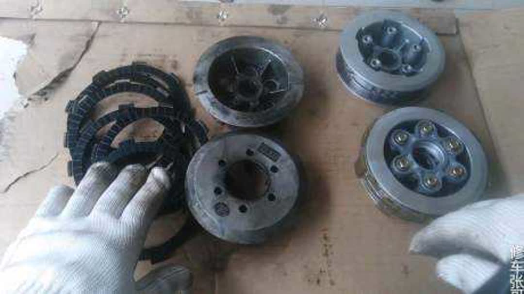 摩托车离合器打滑,在更换离合器片时一定要检查这个零件