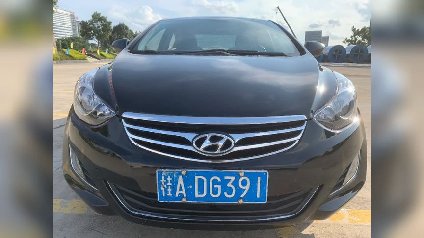 2013年9月现代朗动手动挡一手车3个大!有喜欢的朋友麽