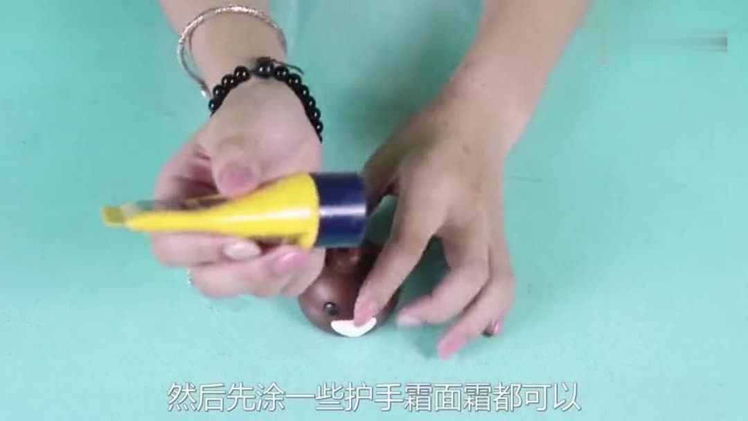 油漆粘到手上洗不掉,学会这个方法,轻松去掉手上所有油漆