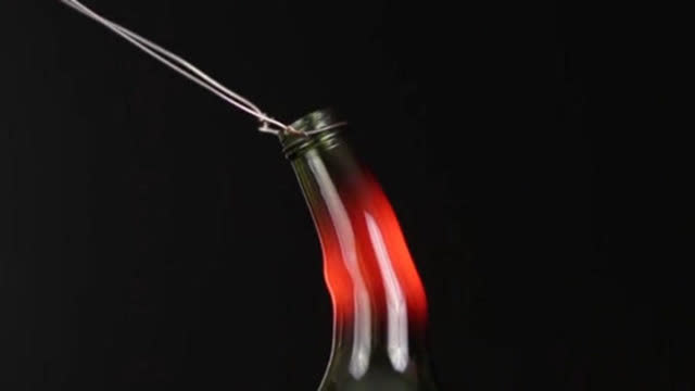 玻璃瓶到底是怎么变弯的?没想到这么简单