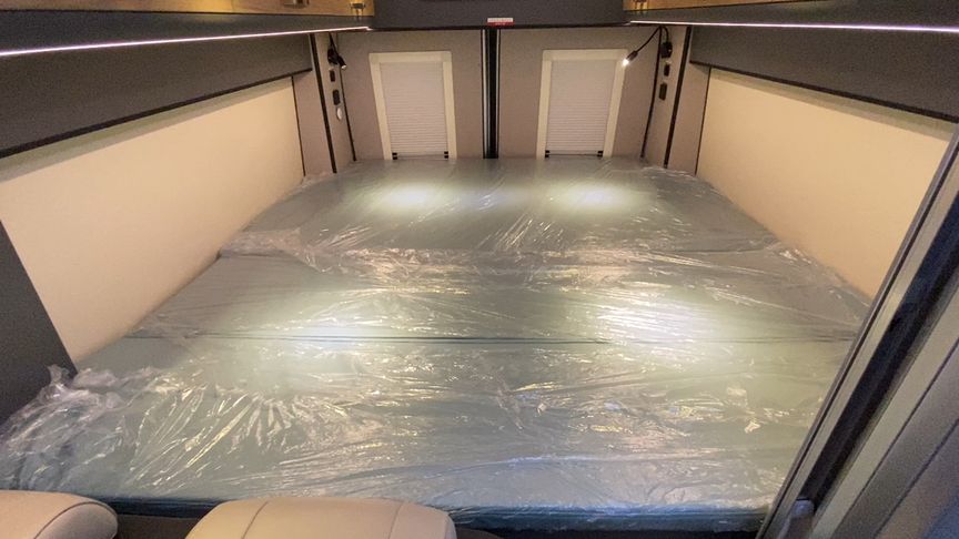 2022年新款布局的b型房车,可以睡下一家五口人还能坐五人