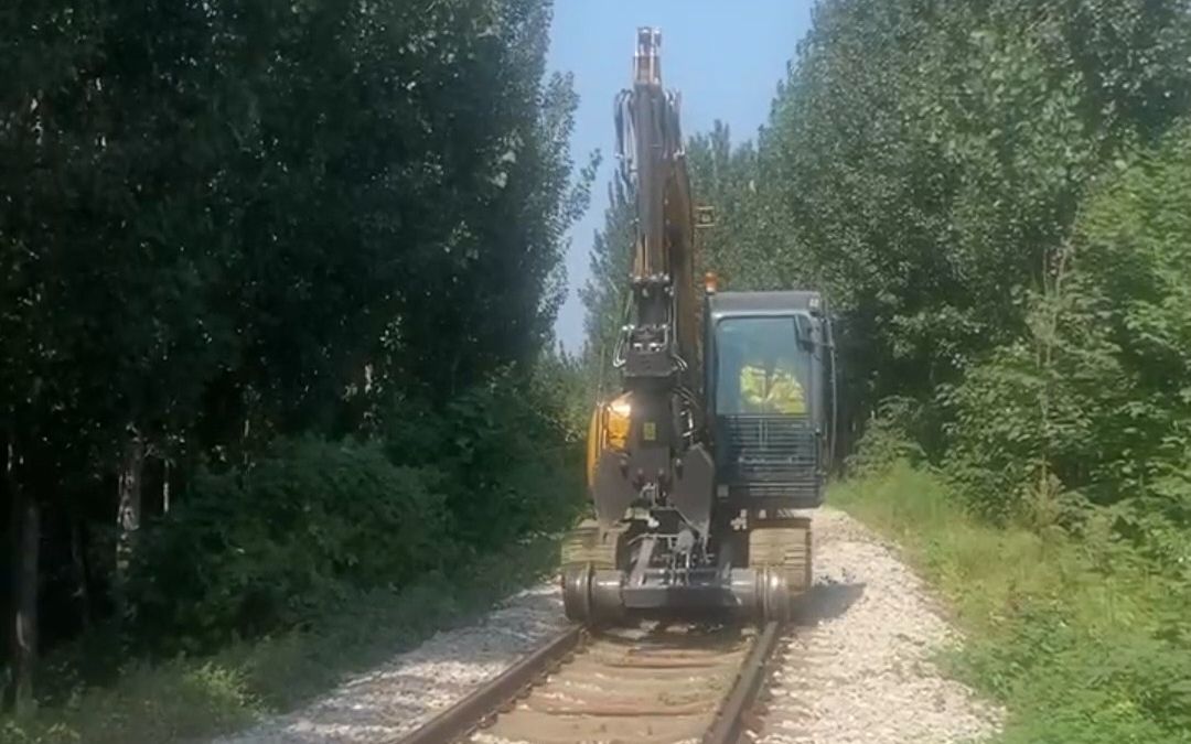 ...比较就没有伤害换枕机速度大比拼 枕木更换机 铁路枕木铺设现场视频