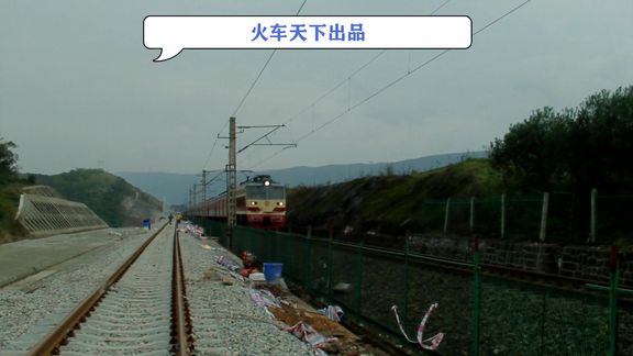 2012年11月 渝怀管内快速K9574接近唐家沱 旁边是增建的二线