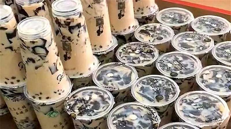网红珍珠奶茶,奶茶店这存放方式!好好的奶盖都被毁了