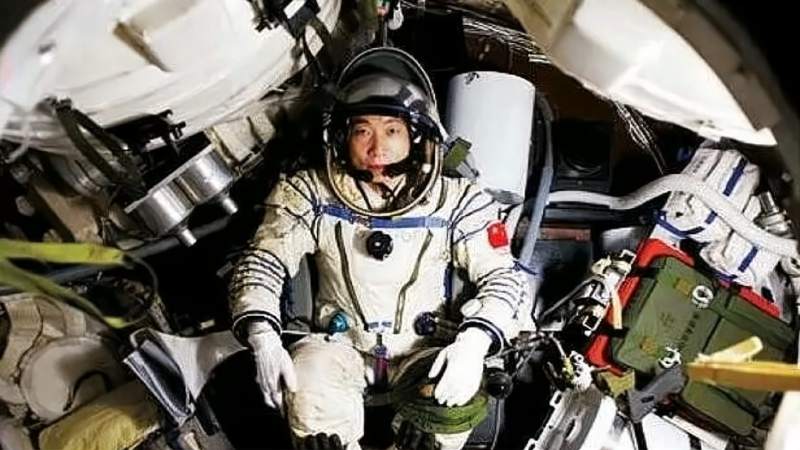 杨利伟在太空曾听到神秘“敲门声”,13年后,专家终于找到答案