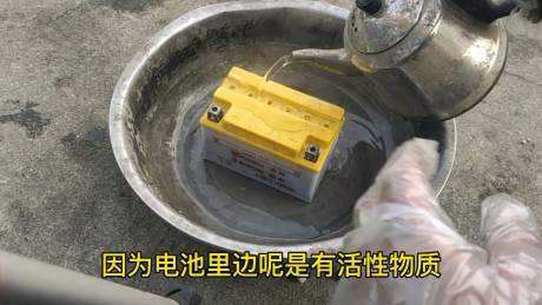 摩托车电池不蓄电,不要着急换电池,一壶热水就能恢复如新