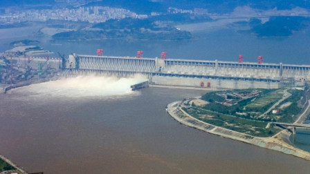 中国这项工程建设初期遭万人反对,现每天入账1亿,成本无法收回?