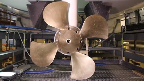 实拍,万吨巨轮螺旋桨是如何运行的,太直观了!