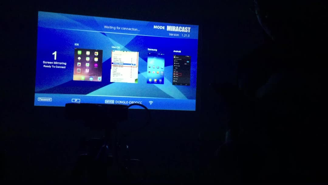 无线同屏器操作 实拍