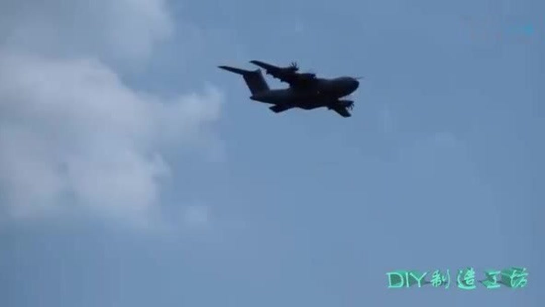 SR-71“黑鸟”侦察机模型飞行表演