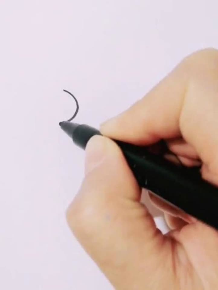 只要会写就一定会画小燕子哦喜欢的宝宝赶快动动小手画起来