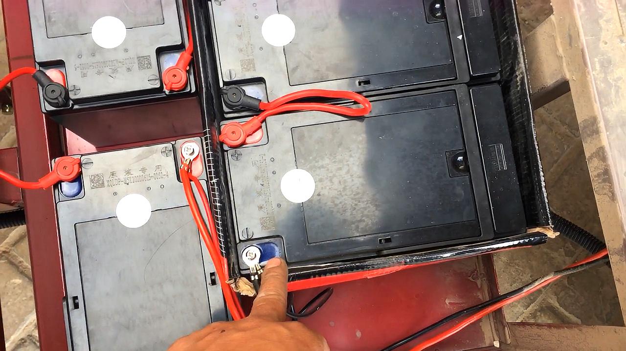 电动车安装新的电池怎么才耐用?师傅教你几点注意事项,多用几年