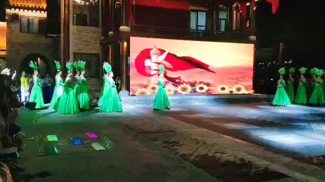 #演出现场 模特队晚装展示 ߌ�ߌ�ߌ�走在春天的路上ߌ�ߌ�ߌ