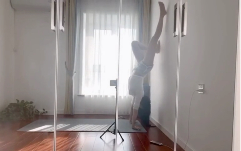 日常练习5(手倒立)