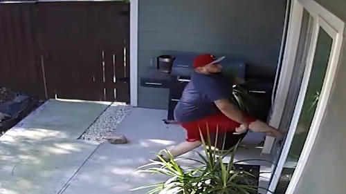 老外发明新版门禁系统,一个人在家再也不用担心了