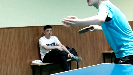 慢镜头下的反手快撕