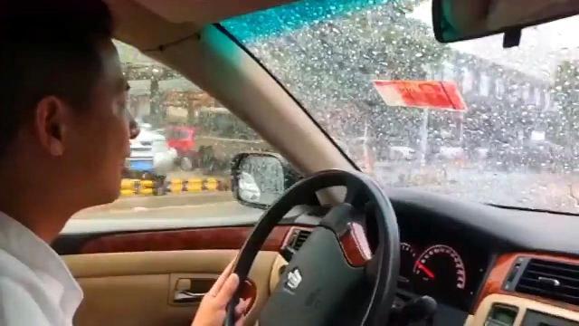 开车遇上这种情况,我也不敢随便动雨刮器!