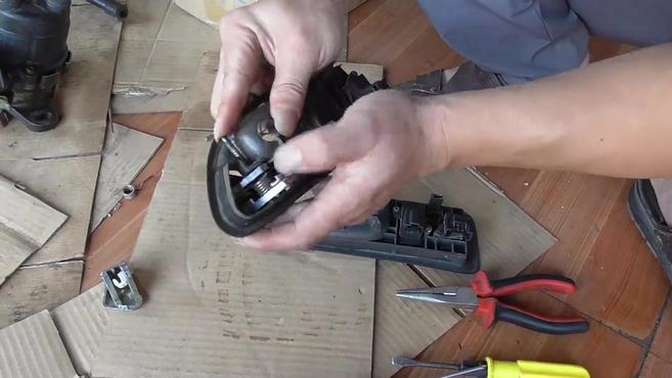 20多年的老本田雅阁外拉手断了,学会自己动手更换外拉手