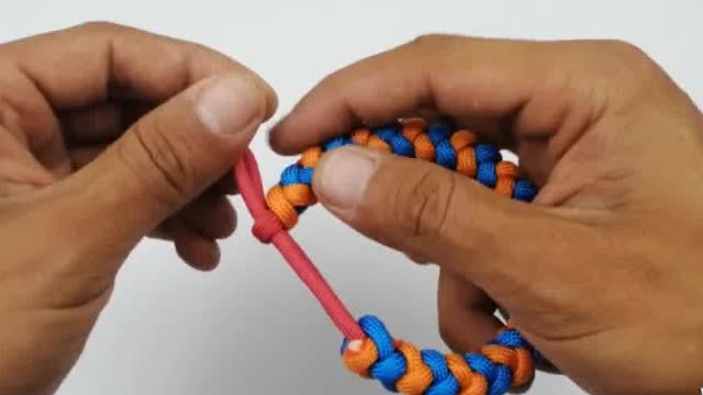 几根绳子做材料,编织简单的四股辫手链,成品太漂亮了