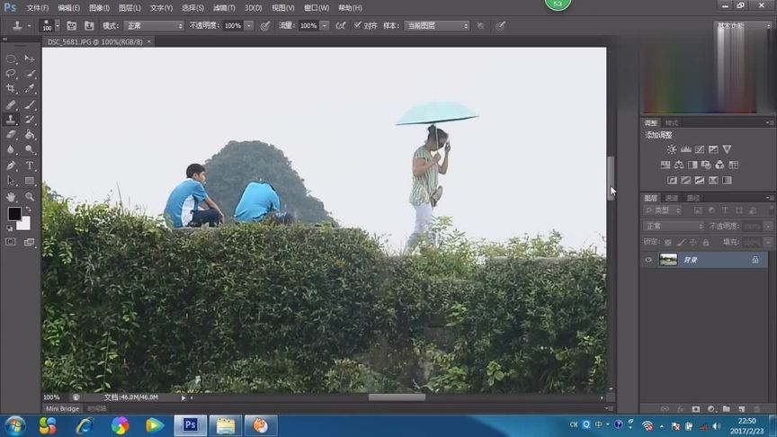 用PS怎样去掉背景中的人